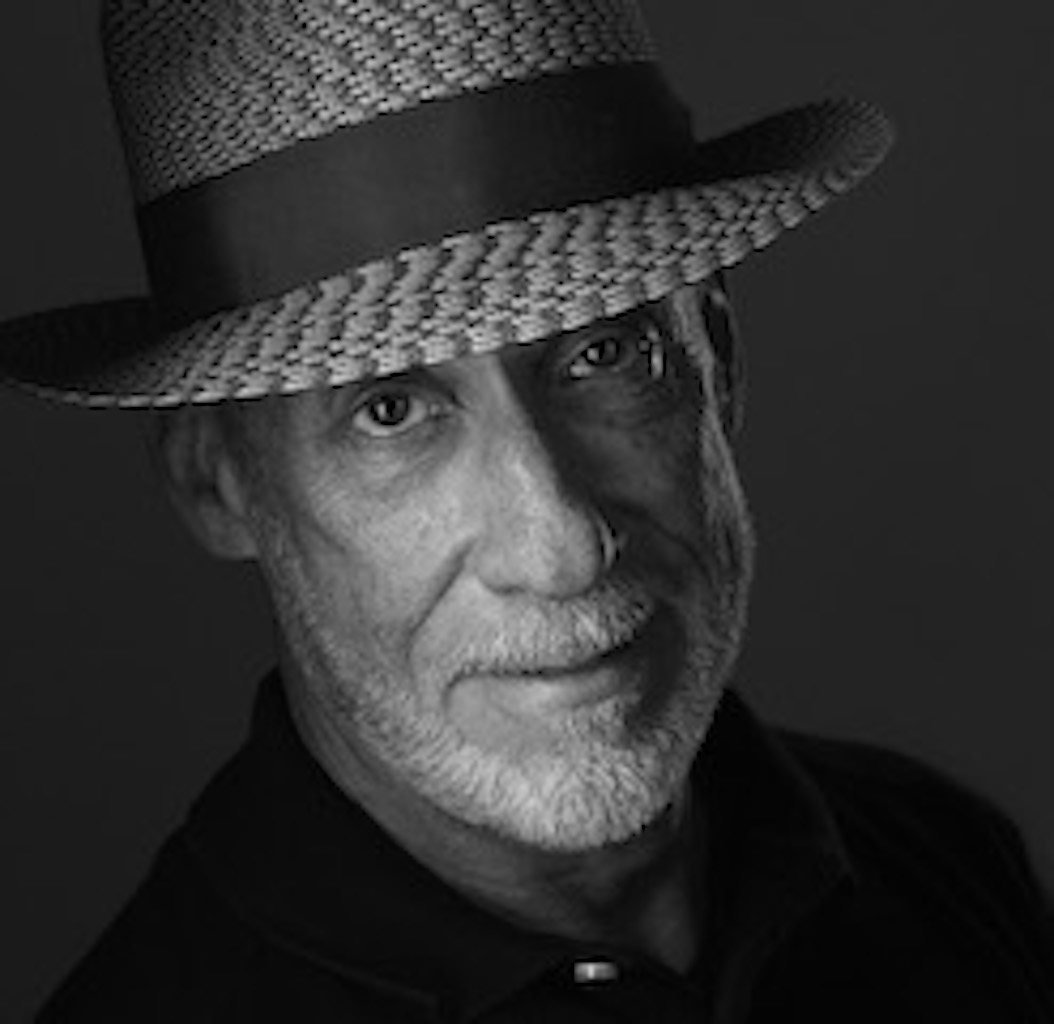 Larry O - Professional Voice Over Talents - Mello Studio